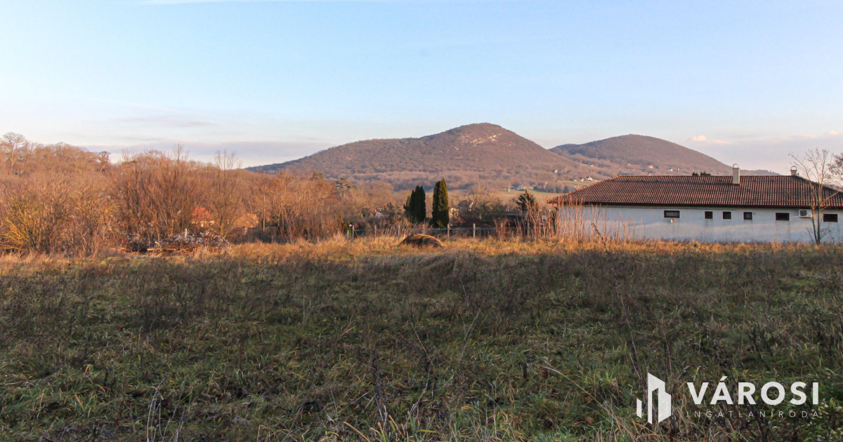 Panorámás építési telek Bajnán eladó | Városi Ingatlaniroda
